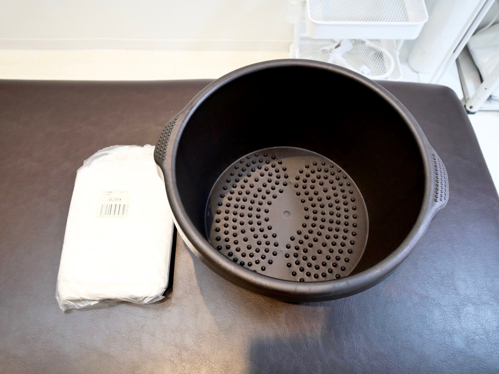 【新宿西口駅10秒】新宿駅2分の超駅近🚶｜電動昇降式ベットを完備👌｜新宿最安🉐｜洗練された清潔感のある内装｜🌱レンタルサロンの写真20