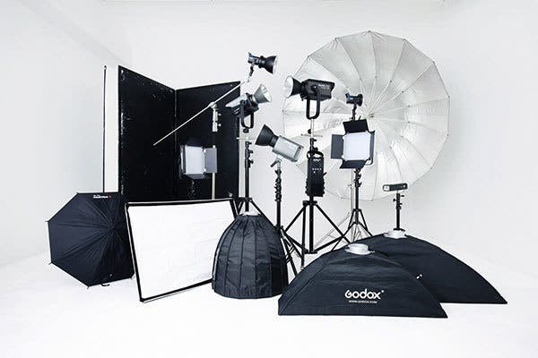 【新宿区】格安！白ホリ撮影スタジオ｜天地R構造｜NANLITEなどLEDライト多数｜人物撮影｜モデル撮影｜コスプレ｜作品撮りの写真2