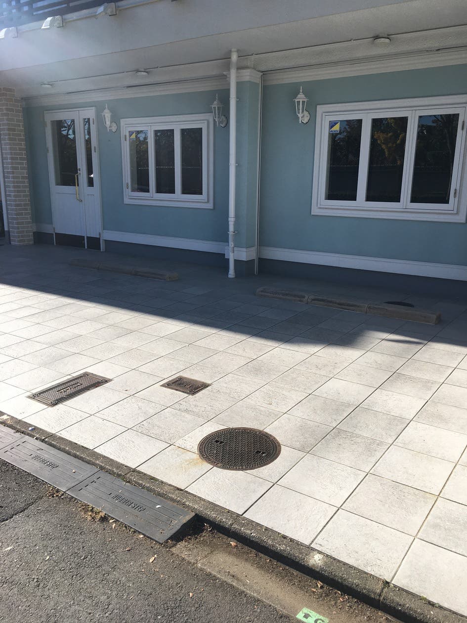 駐車場1台無料（約4メートル以内）ドア側の方へ停めてくださいの画像1