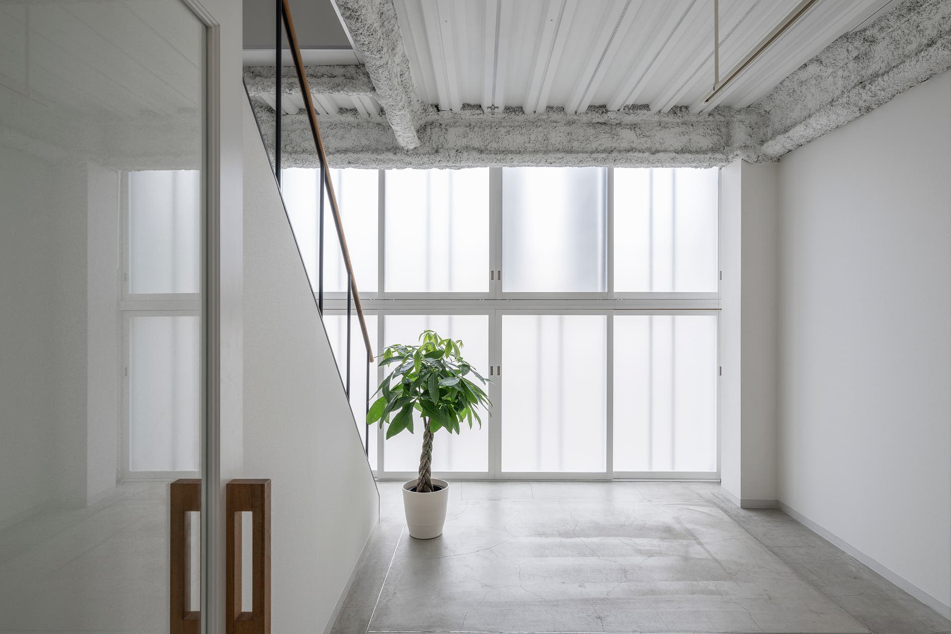 鎌倉駅徒歩10分、由比が浜大通り沿い｜北向き窓の自然光スタジオ『North Light Studio』の写真7