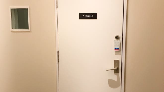 【Ast】月1調律のピアノ、Dr40の高防音性能、清潔で快適、24時間OK。テレワーク会議レッスン練習お稽古撮影収録等の写真4