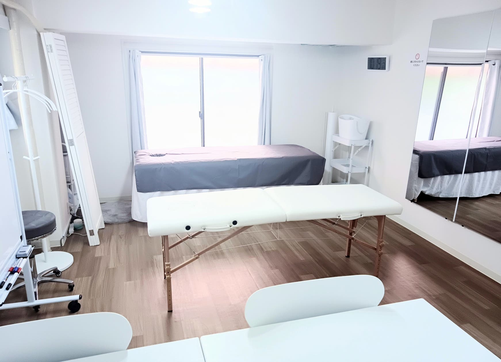 マッサージベッド2台｜メイク・サロン講習・練習・同時施術・マッサージ・パーソナルカラー診断の写真5