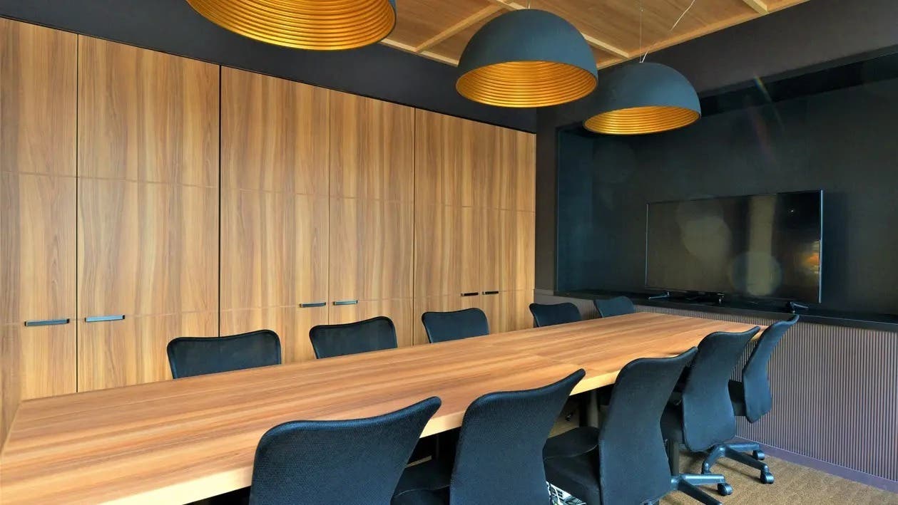 【10名会議室】神保町駅徒歩1分！/モニター/Wi-Fi/充電器/テレワークやWeb会議に最適の写真1