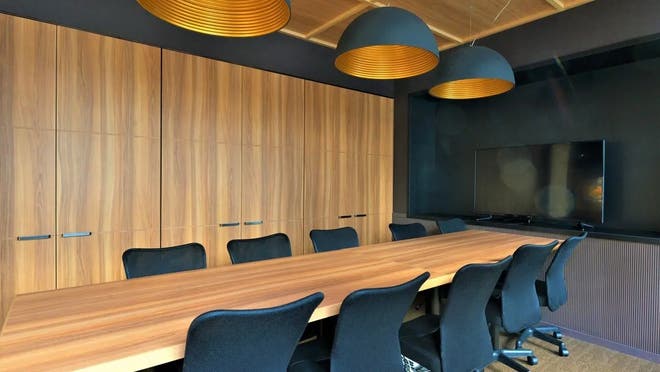 【10名会議室】神保町駅徒歩1分!/モニター/Wi-Fi/充電器/テレワークやWeb会議に最適の写真1