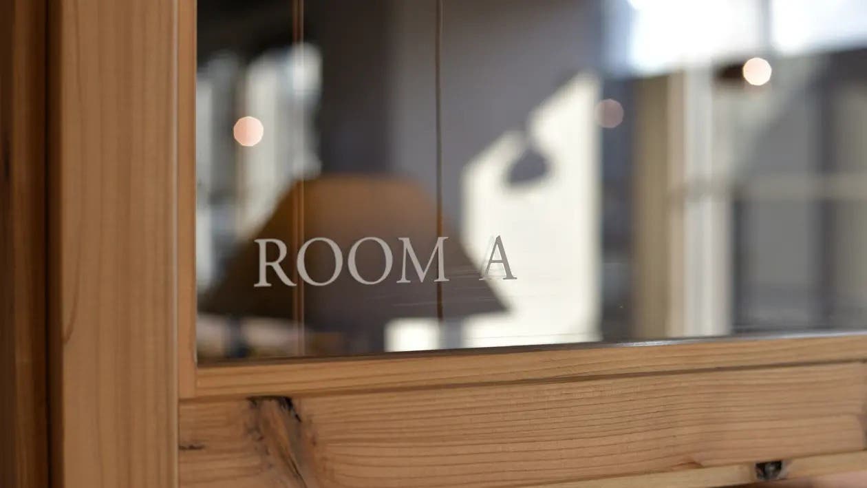 【10名会議室】神保町駅徒歩1分！/モニター/Wi-Fi/充電器/テレワークやWeb会議に最適の写真2