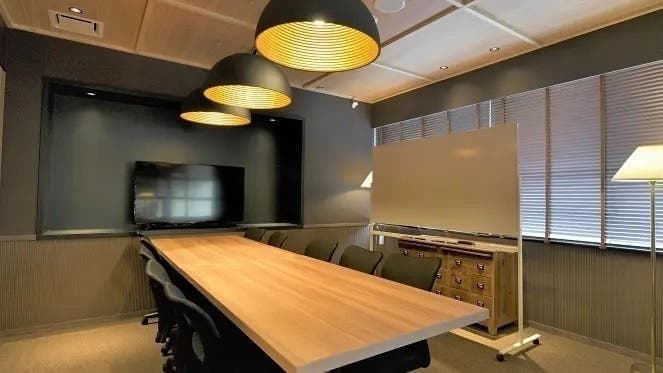 【10名会議室】神保町駅徒歩1分！/モニター/Wi-Fi/充電器/テレワークやWeb会議に最適の写真3