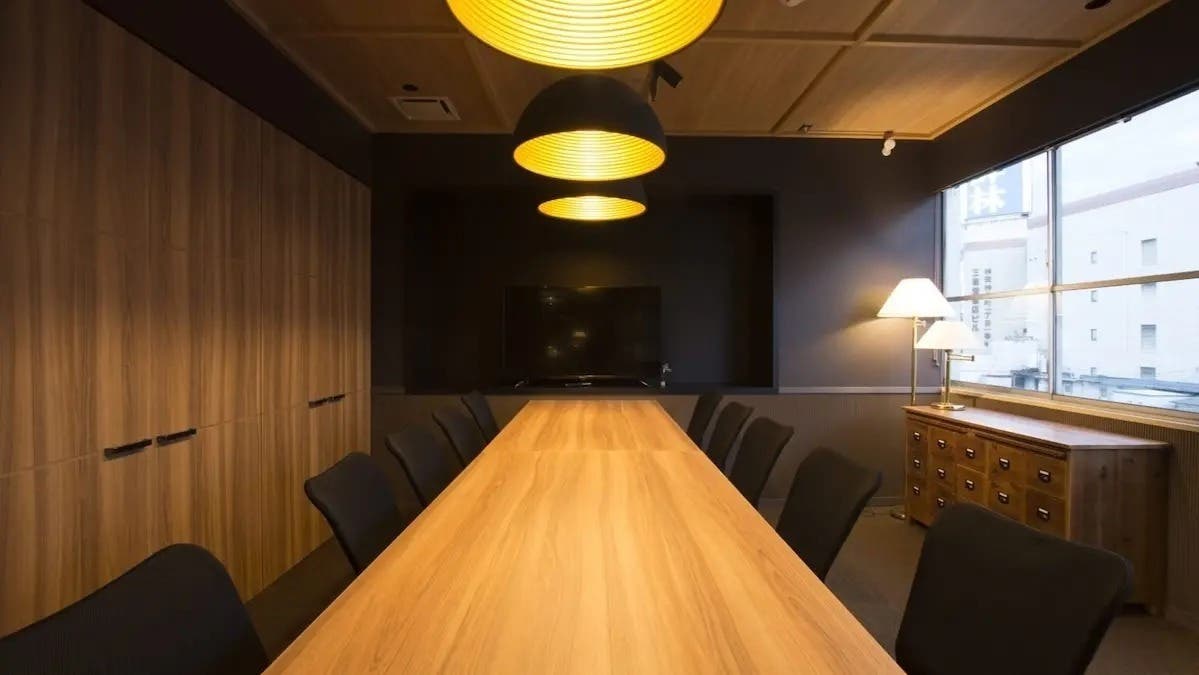 【1～4名BOX席】神保町駅徒歩1分！受付スタッフ常駐/モニター/Wi-Fiフリードリンク/充電器/テレワークやWeb会議に最適の写真9