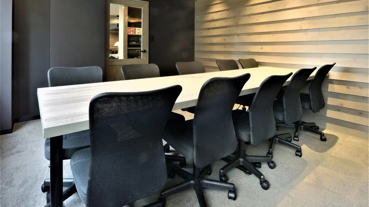 【10名会議室】池袋駅徒歩1分！/モニター/Wi-Fi/充電器/テレワークやWeb会議に最適の写真4