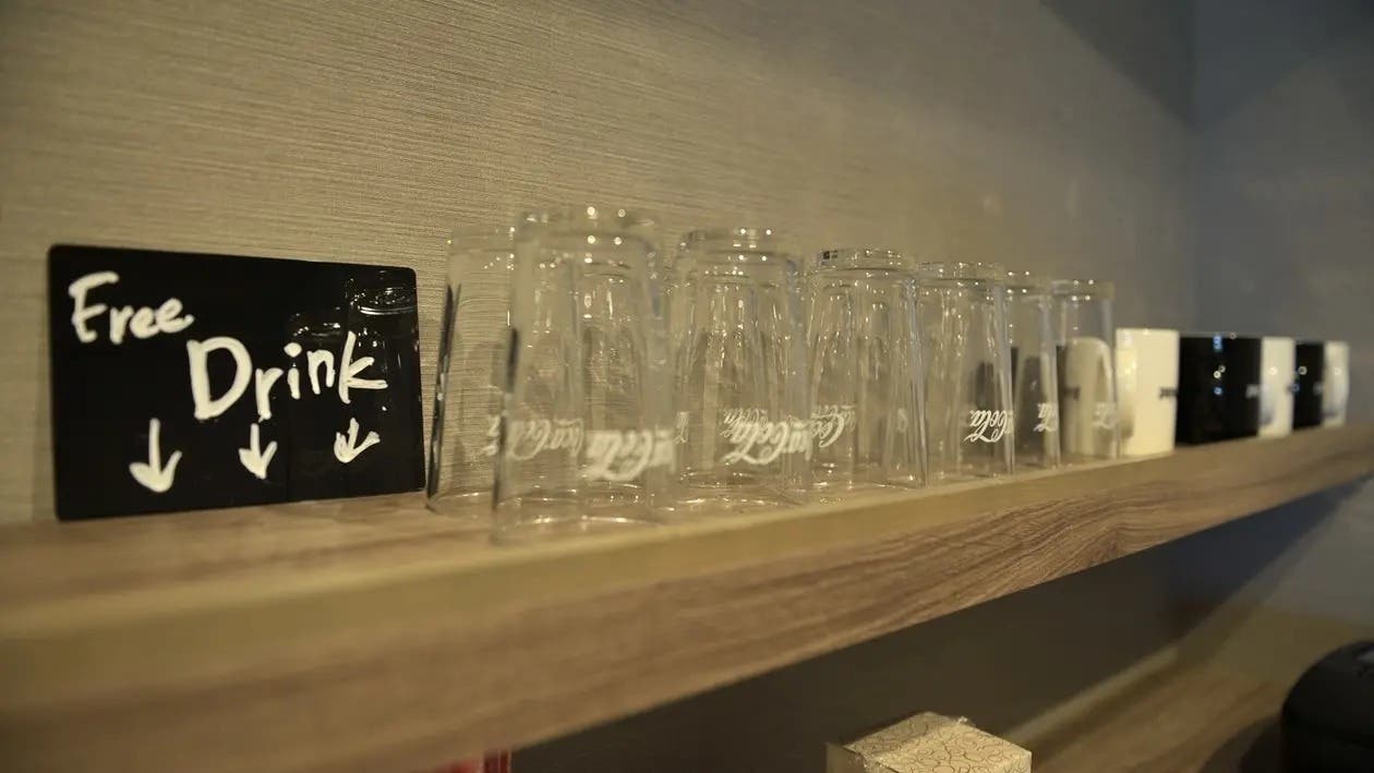 【10名会議室】池袋駅徒歩1分！/モニター/Wi-Fi/充電器/テレワークやWeb会議に最適の写真9