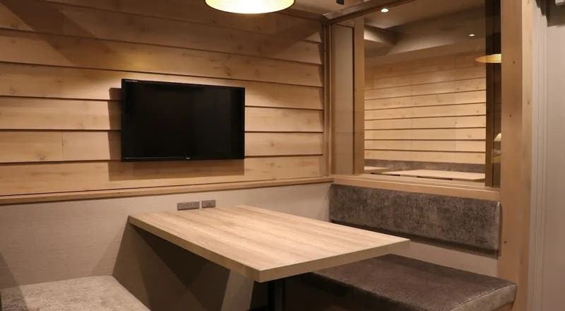 【1～4名BOX席】池袋駅徒歩1分！フリードリンク/モニター/Wi-Fi/充電器/テレワークやWeb会議に最適