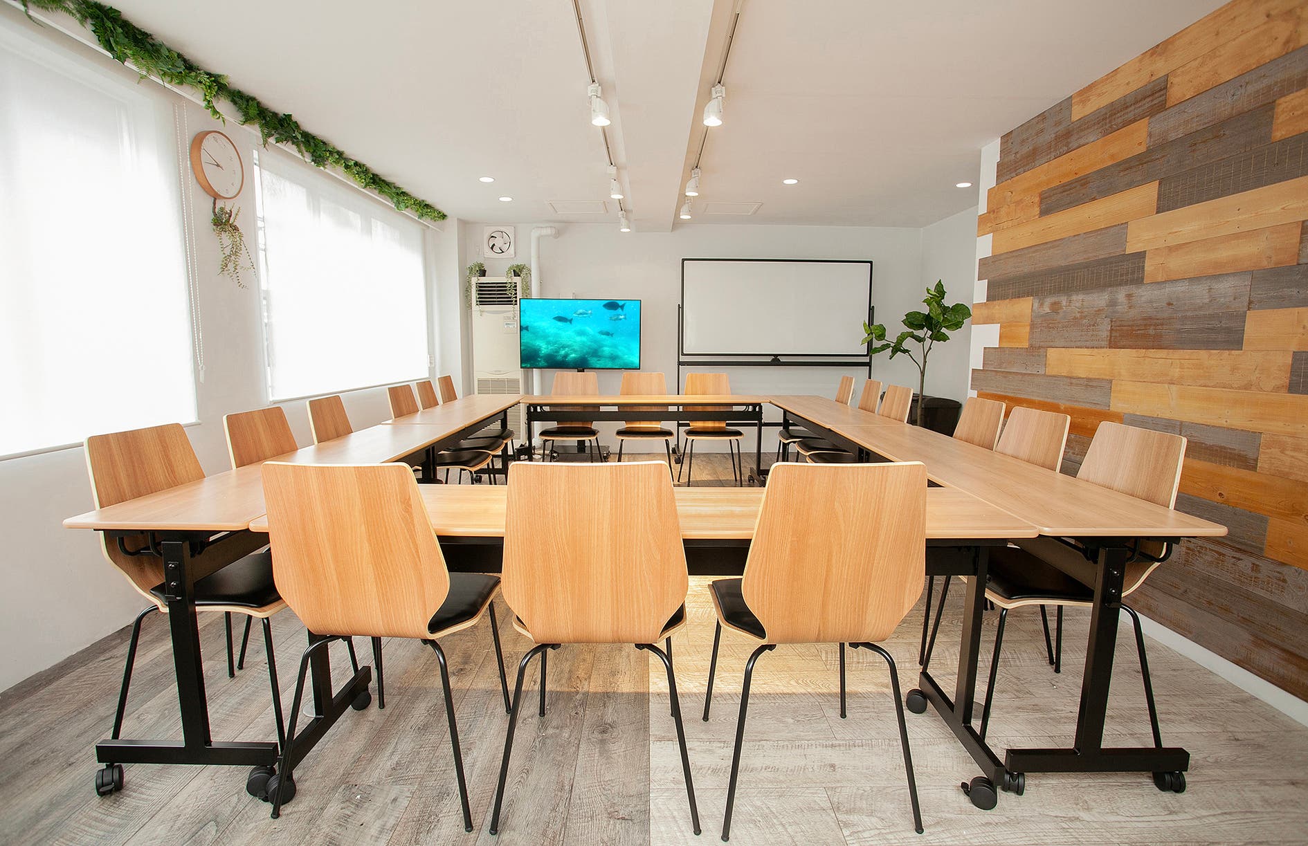 神田駅徒歩2分!/最大30名/土足利用可/会議/セミナー/面接/懇親会/ボードゲーム/女子会等/飲食お酒可/会議室KS8神田の写真12