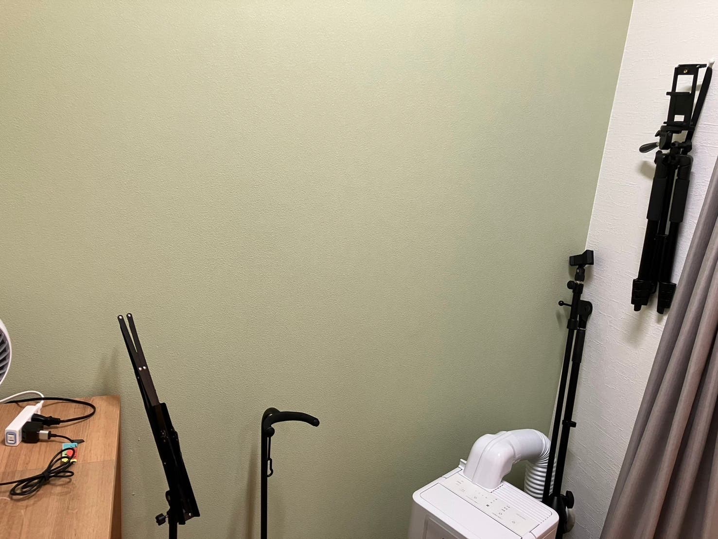 【Dスタジオ】久地駅徒歩2分！穴場的音楽自主練スペース！自習や撮影にも！ 150cmのデスク、リングライト、wi-fiも完備！の写真6