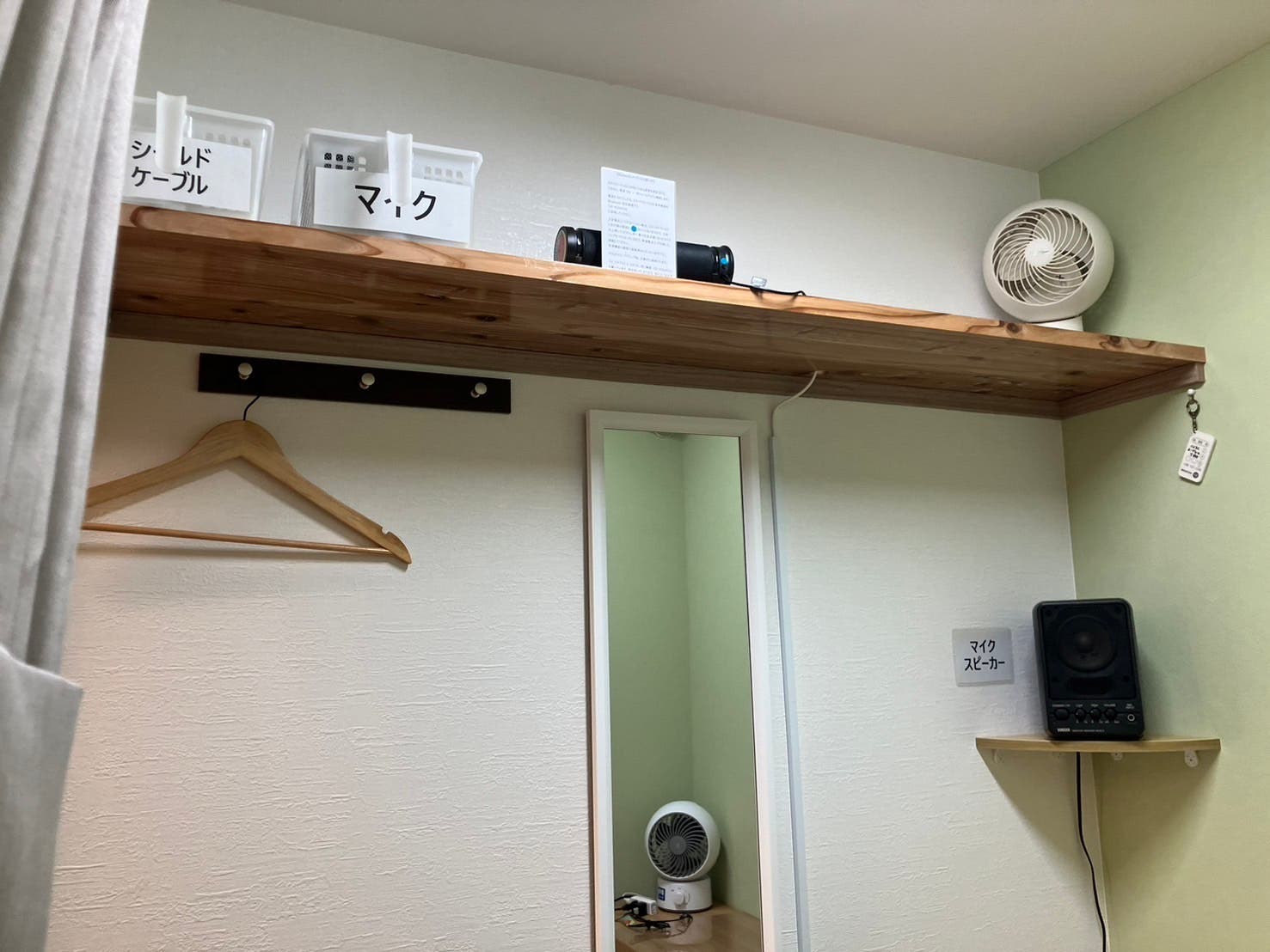 【Dスタジオ】久地駅徒歩2分！穴場的音楽自主練スペース！自習や撮影にも！ 150cmのデスク、リングライト、wi-fiも完備！の写真5