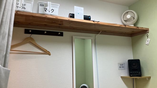 【Dスタジオ】久地駅徒歩2分!穴場的音楽自主練スペース!自習や撮影にも! 150cmのデスク、リングライト、wi-fiも完備!の写真5