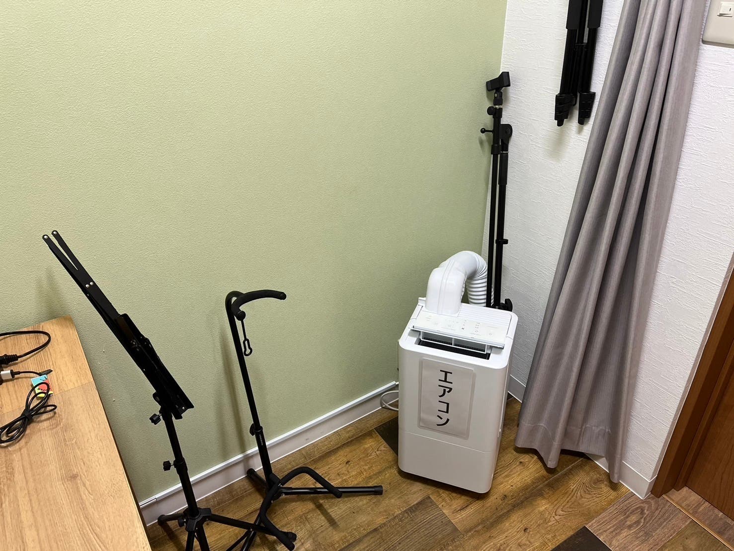 【Dスタジオ】久地駅徒歩2分！穴場的音楽自主練スペース！自習や撮影にも！ 150cmのデスク、リングライト、wi-fiも完備！の写真7