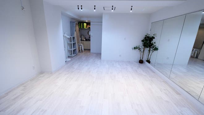 【横浜駅6分】約30平米|横6m×縦4.5m|地域最安|LEDで雰囲気👍|毎日清掃🧹|ヨガマット5枚無料|レンタルスタジオの写真2