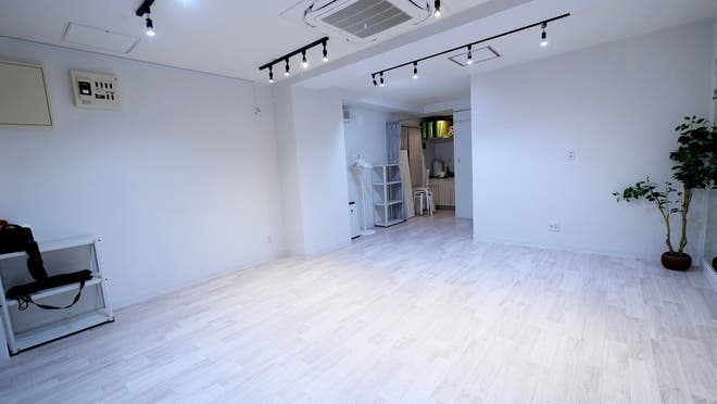 【横浜駅6分】約30平米|横6m×縦4.5m|地域最安|LEDで雰囲気👍|毎日清掃🧹|ヨガマット5枚無料|レンタルスタジオの写真3