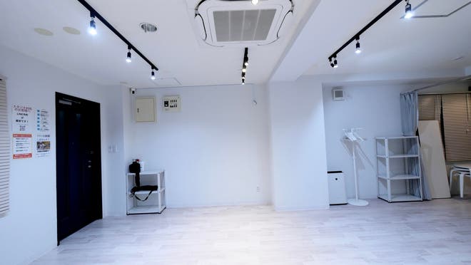 【横浜駅6分】約30平米|横6m×縦4.5m|地域最安|LEDで雰囲気👍|毎日清掃🧹|ヨガマット5枚無料|レンタルスタジオの写真4