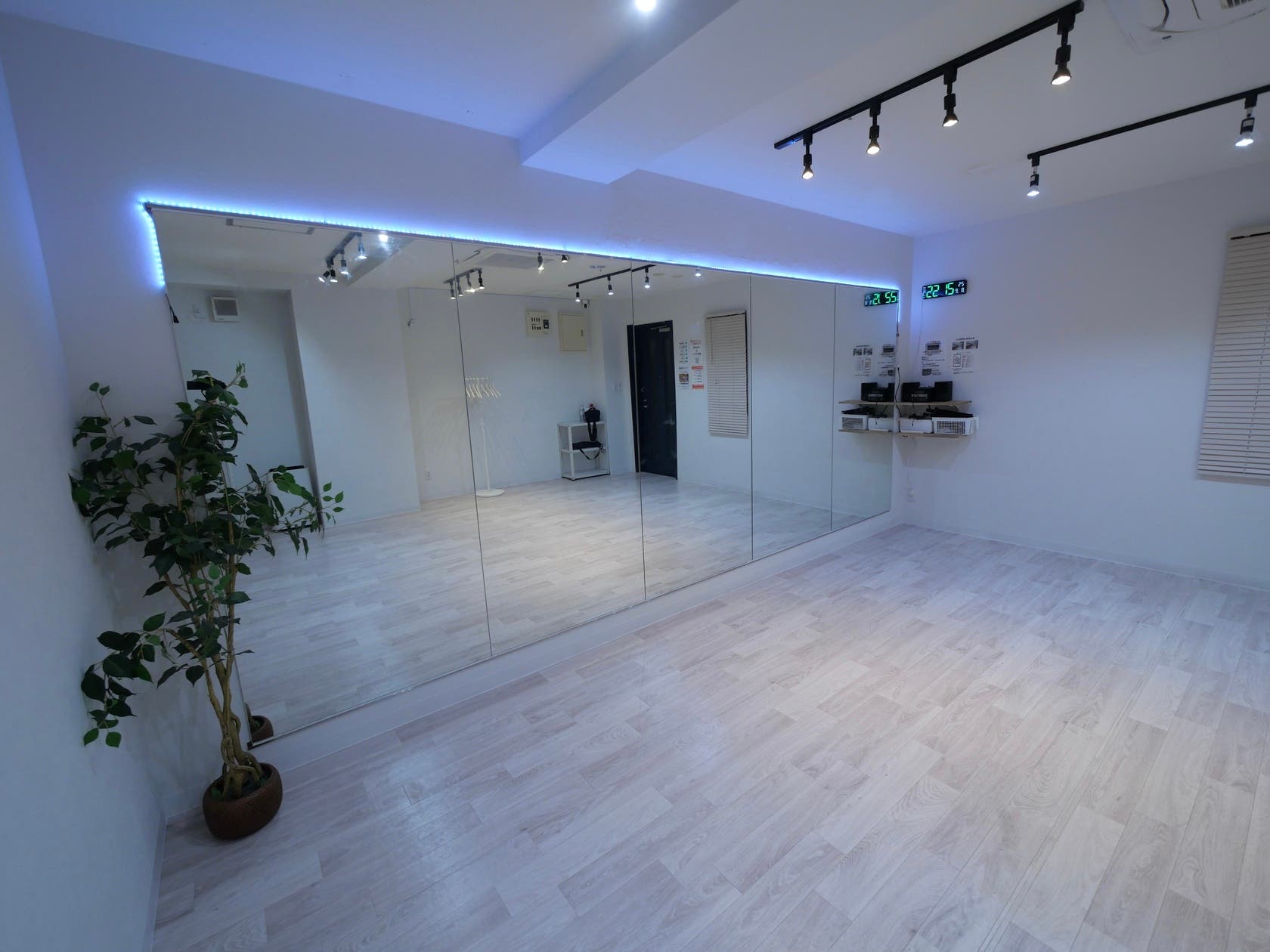 【横浜駅6分】約30平米｜横6m×縦4.5m｜地域最安｜LEDで雰囲気👍｜毎日清掃🧹｜ヨガマット5枚無料｜レンタルスタジオの写真8