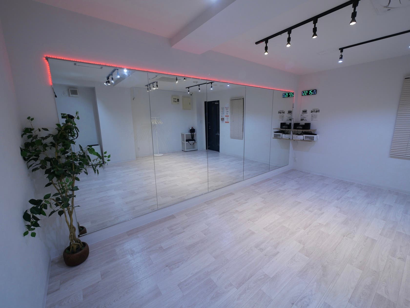 【横浜駅6分】約30平米｜横6m×縦4.5m｜地域最安｜LEDで雰囲気👍｜毎日清掃🧹｜ヨガマット5枚無料｜レンタルスタジオの写真9