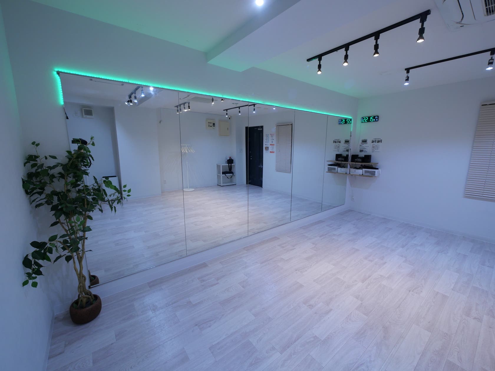 【横浜駅6分】約30平米｜横6m×縦4.5m｜地域最安｜LEDで雰囲気👍｜毎日清掃🧹｜ヨガマット5枚無料｜レンタルスタジオの写真10