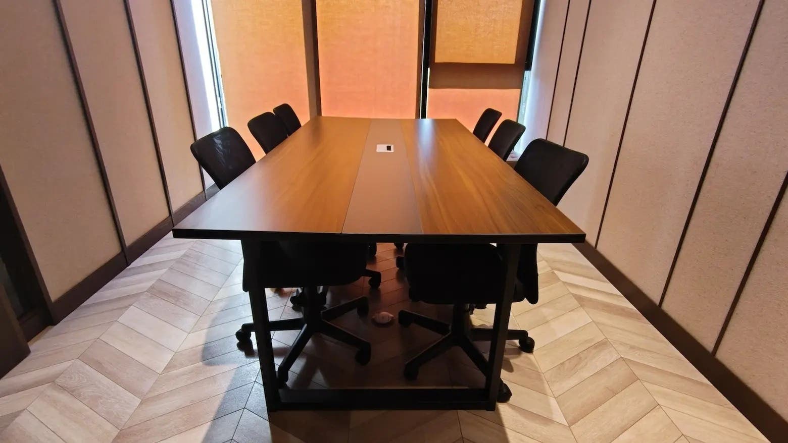 【6名会議室】名古屋市則武新町イオンモール/モニター/Wi-Fi/充電器/テレワークやWeb会議に最適の写真2