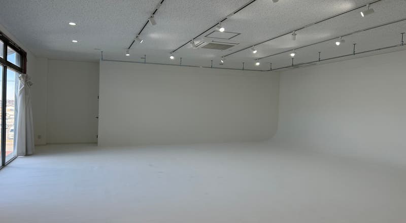 個人・企業映像写真撮影対応。Wi-Fi、プロジェクター完備。セミナーや研修等OK。女子会・ママ会におすすめなイベントスペース