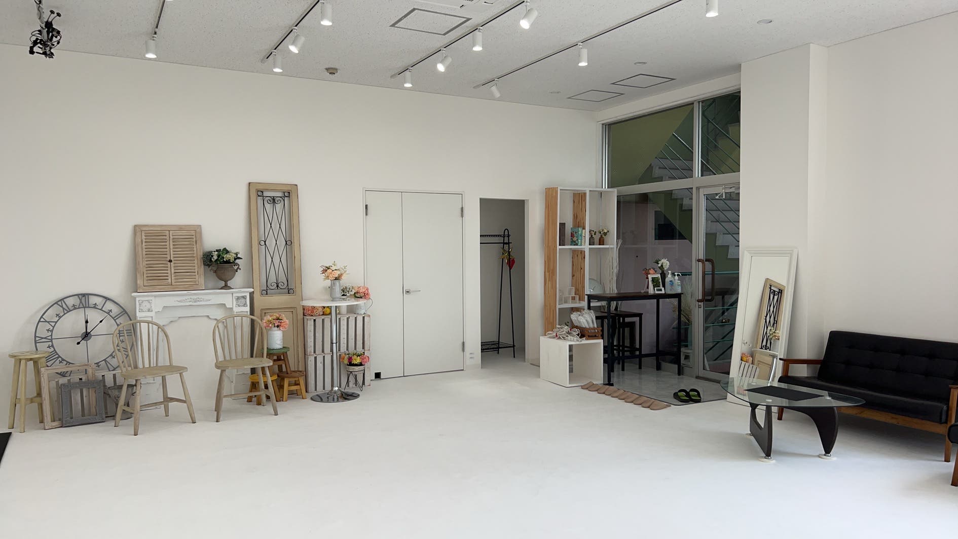 個人・企業映像写真撮影対応。Wi-Fi、プロジェクター完備。セミナーや研修等OK。女子会・ママ会におすすめなイベントスペースの写真5