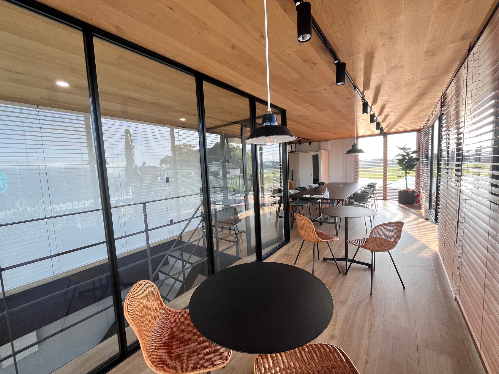 【Community2】✨U-SPACE水戸店✨ガラス張りの開放的なテラスをお楽しみいただけるスペース♪Wi-Fi/ひたちなか市の写真6