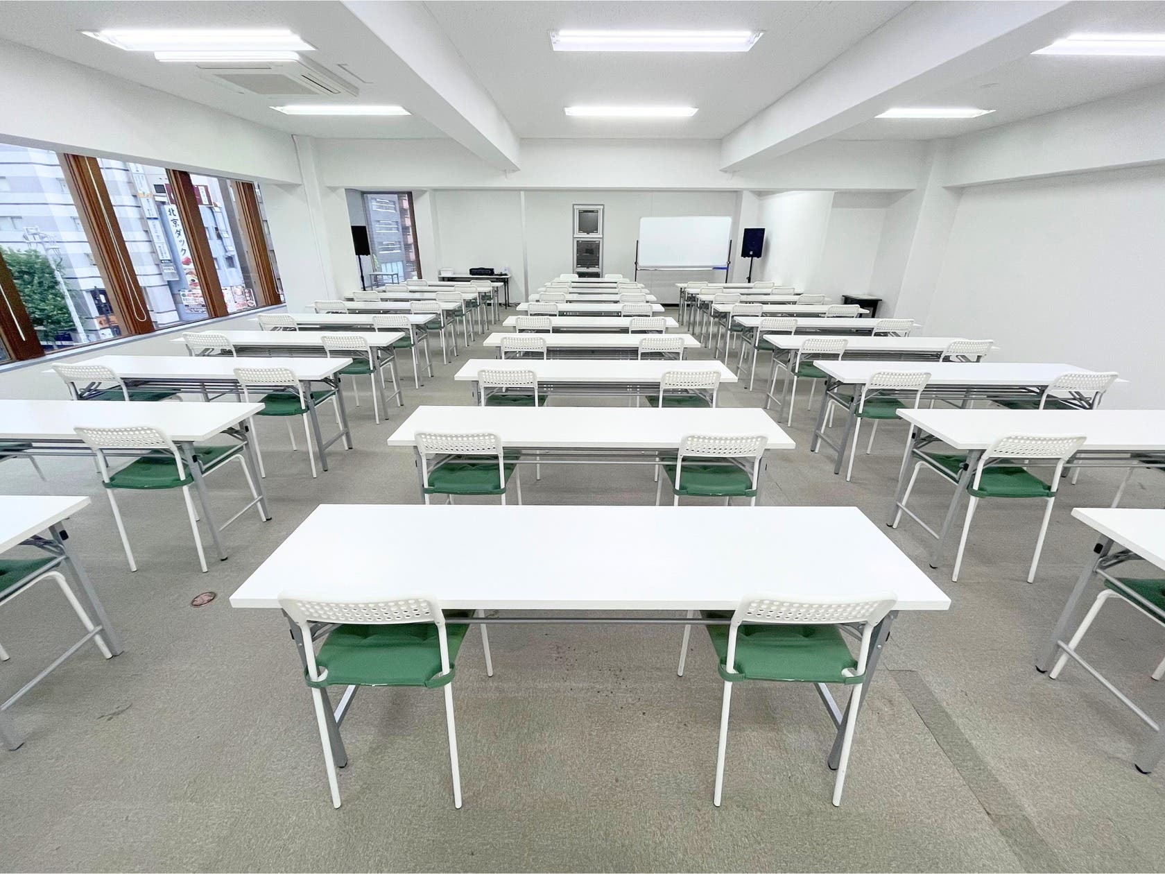 【秋葉原駅から徒歩8分・75名利用可⭐】設備充実⭐会議・研修・セミナー・試験・ウェビナー・説明会■3階A会議室の写真1