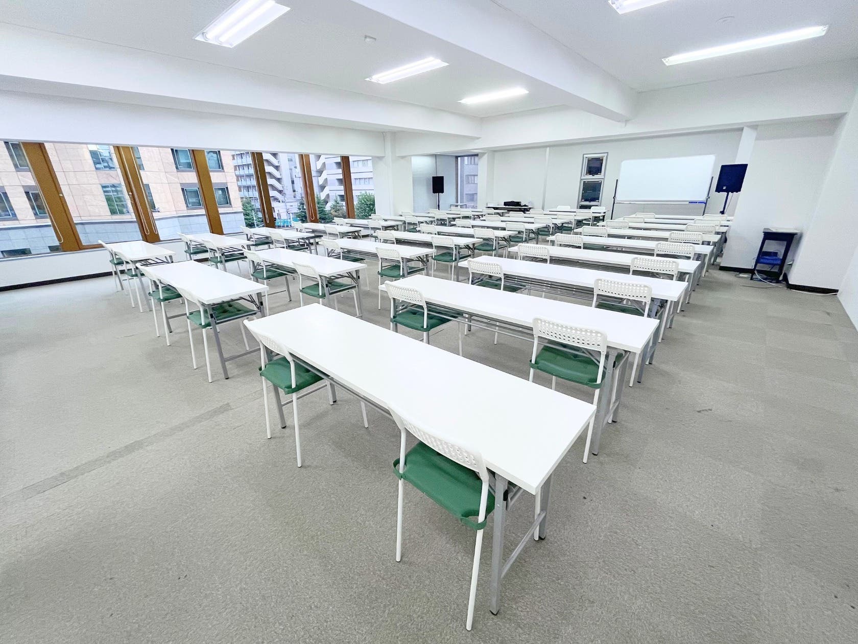 【秋葉原駅から徒歩8分・75名利用可⭐】設備充実⭐会議・研修・セミナー・試験・ウェビナー・説明会■3階A会議室の写真2