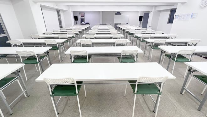 【秋葉原駅から徒歩8分・102名利用可⭐】設備充実⭐会議・研修・セミナー・試験・ウェビナー・説明会■4階B会議室の写真1