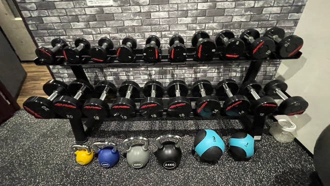 【ハコジム緑橋店ルーム4】フリーウェイト中心の個室プライベートジム!人の目を気にせずフリーウェイトトレーニングをしよう!の写真4