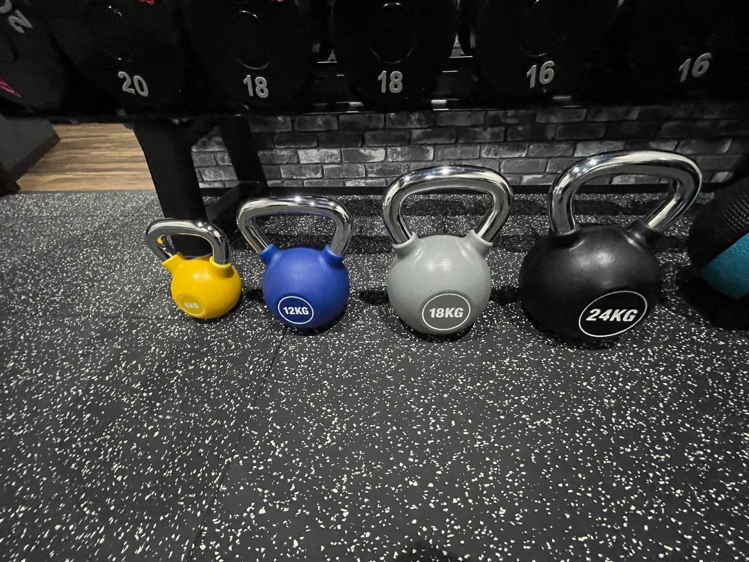 【ハコジム緑橋店ルーム4】フリーウェイト中心の個室プライベートジム！人の目を気にせずフリーウェイトトレーニングをしよう！の写真5