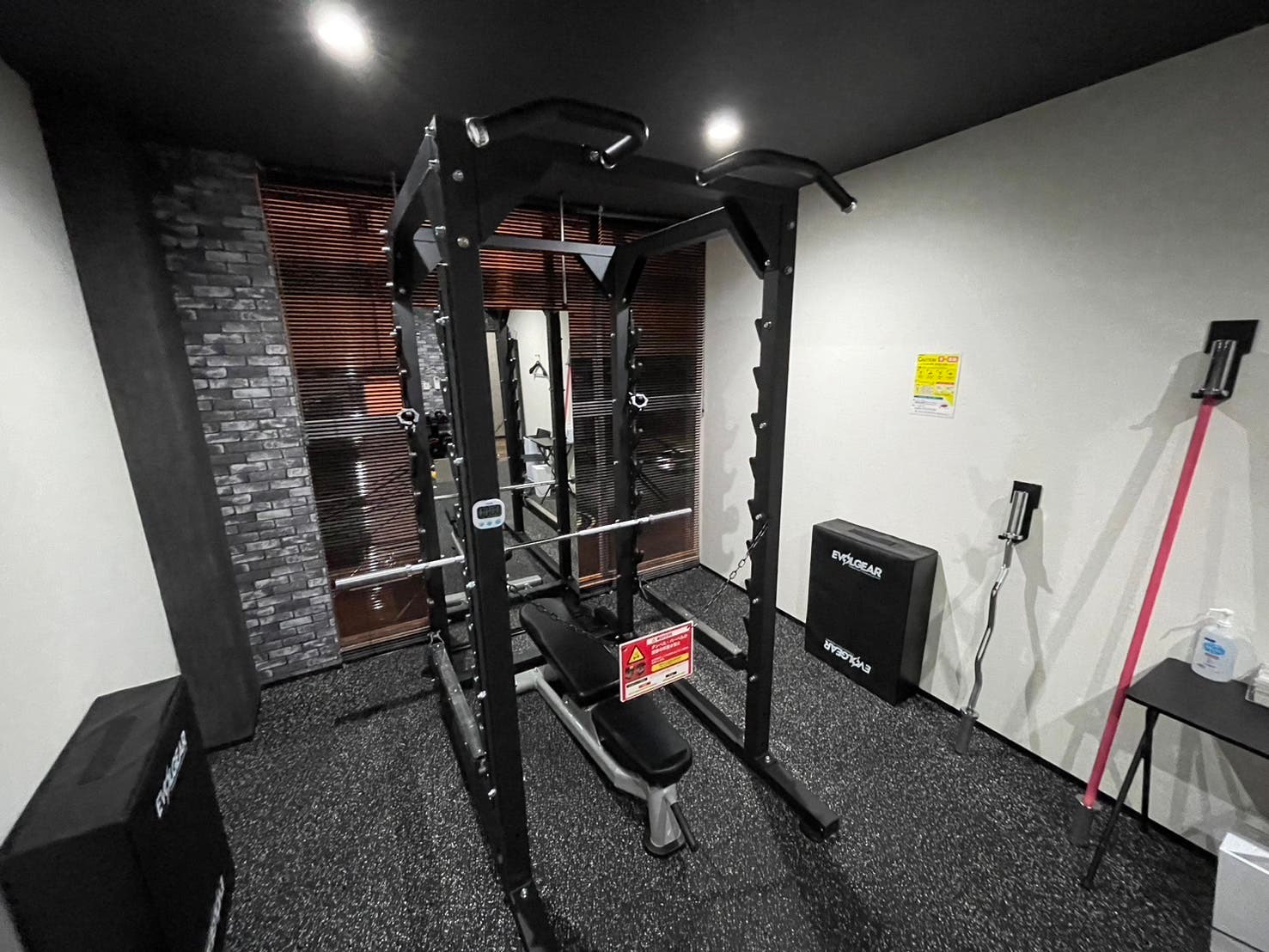 【ハコジム緑橋店ルーム4】フリーウェイト中心の個室プライベートジム！人の目を気にせずフリーウェイトトレーニングをしよう！の写真6