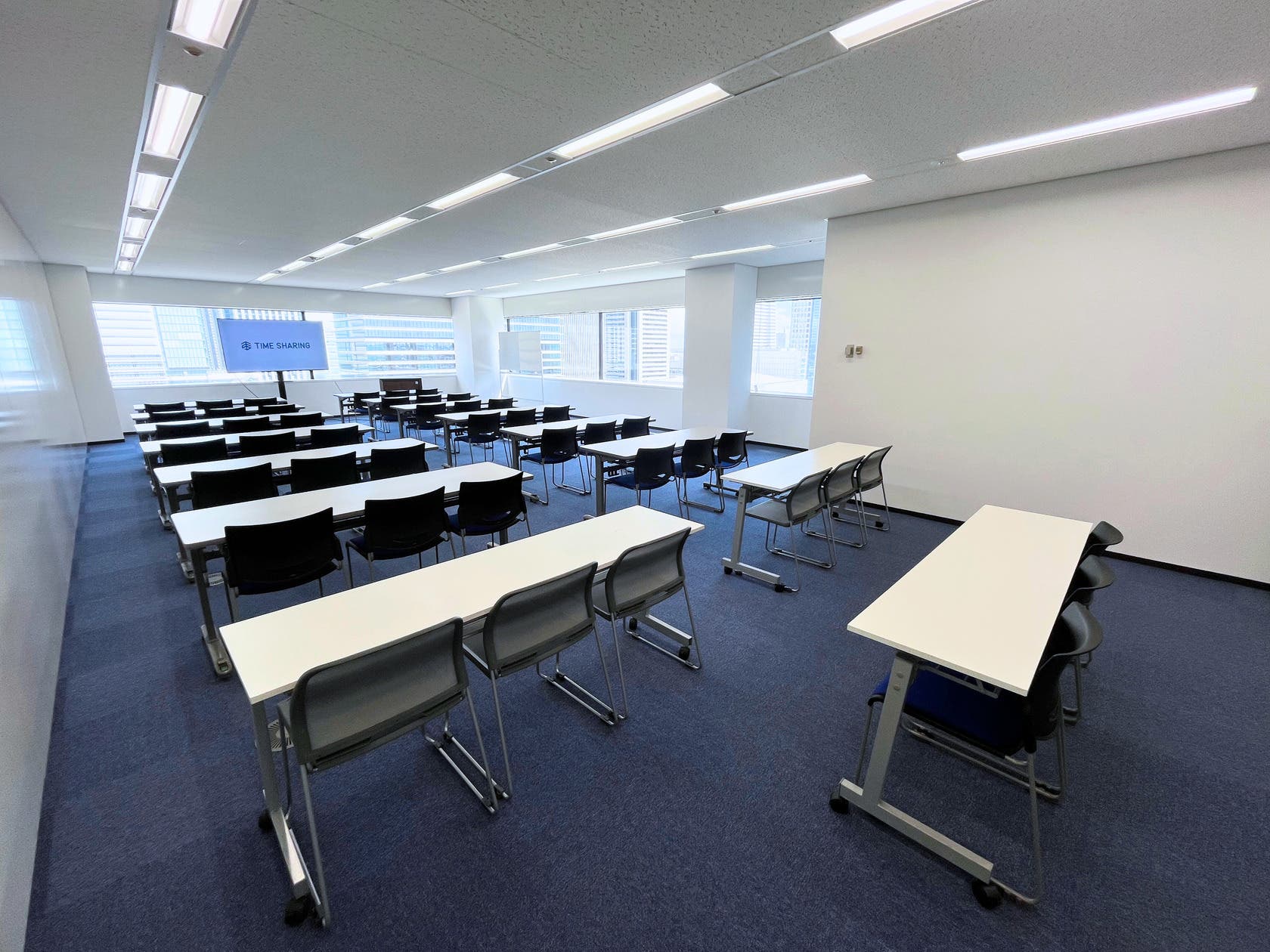 花咲ﾋﾞﾙ12F【高島町駅 3分】オプション料金0円で設備・備品使い放題☆便利な駅近♥の写真1