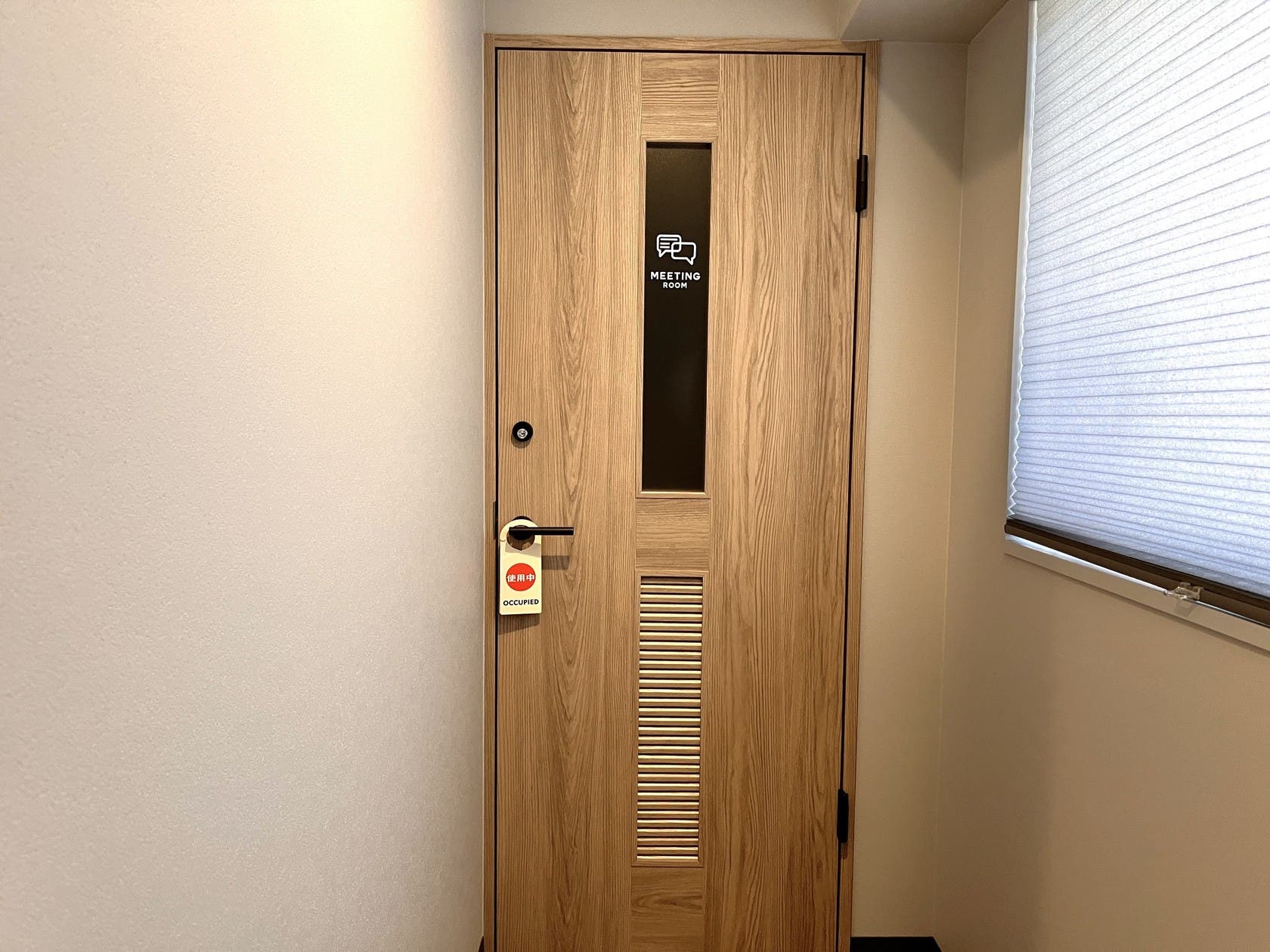 神戸【阪急六甲駅徒歩８分】１時間1,100円／フリードリンク付き6名会議室の写真9