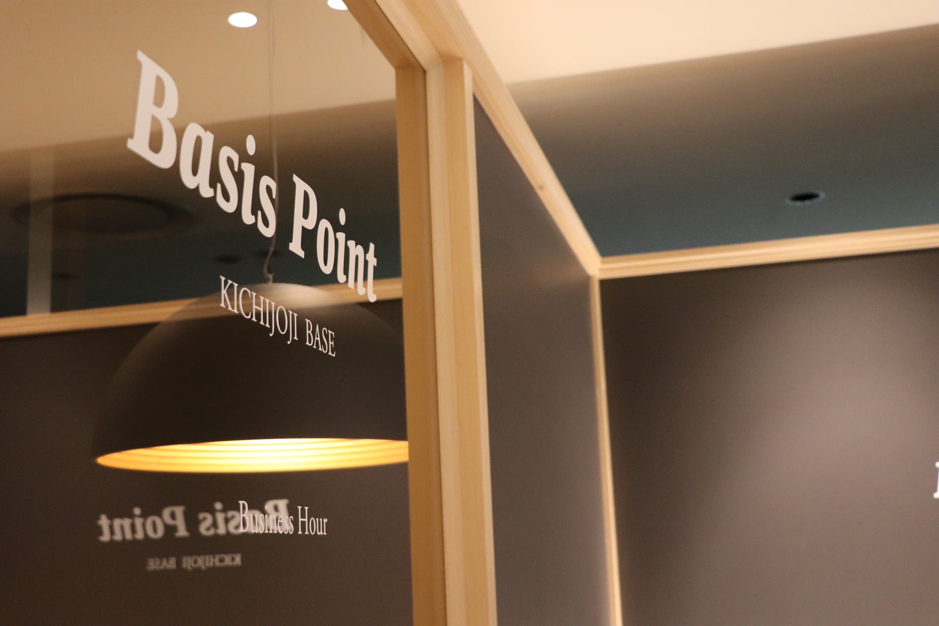 【オープン席】吉祥寺駅徒歩1分！フリードリンク/Wi-Fi/充電器/テレワークやWeb会議に最適◎の写真3