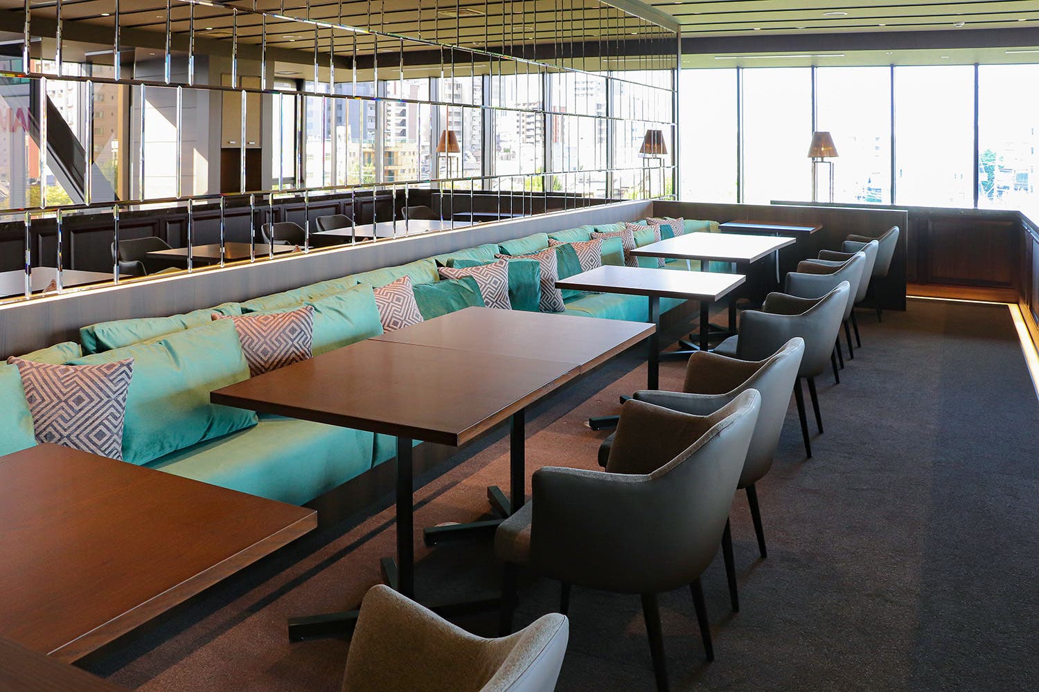 【コワーキング席】イオンモール内/有人受付/落ち着いた雰囲気/Wi-Fi/モニター/ドリンクサービス/駐車場ありの写真1