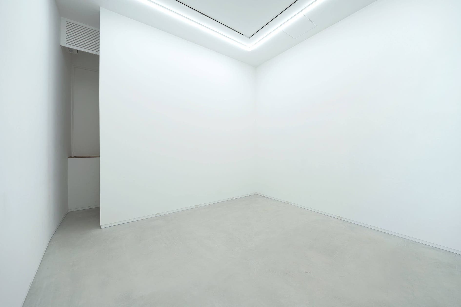 【中目黒スタバすぐ】天井高3.5m白ホリギャラリースペース 物撮りスチール撮影や小規模アパレル展示会に＜モルタル床/照明調色可＞の写真4