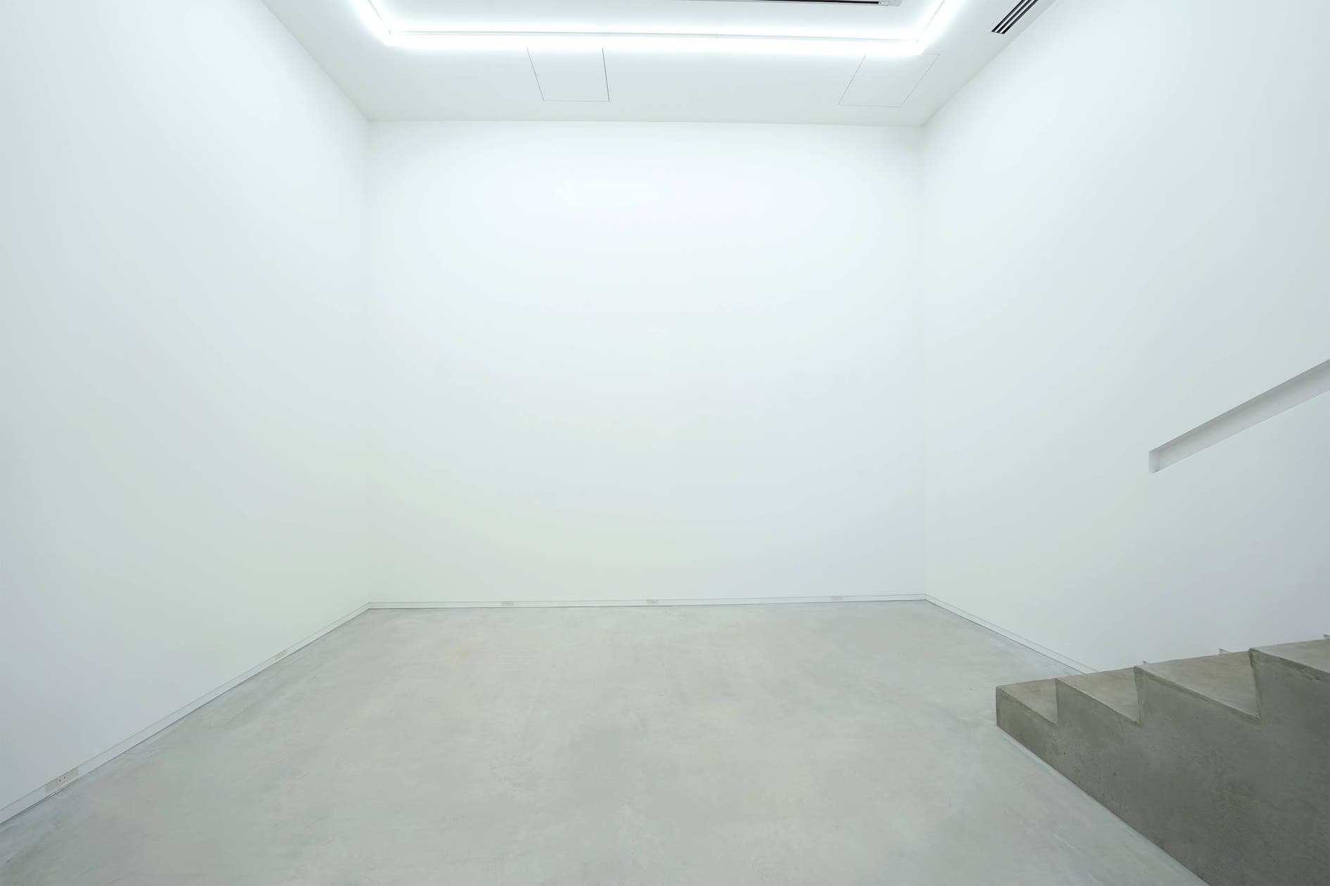 【中目黒スタバすぐ】天井高3.5m白ホリギャラリースペース 物撮りスチール撮影や小規模アパレル展示会に＜モルタル床/照明調色可＞の写真5