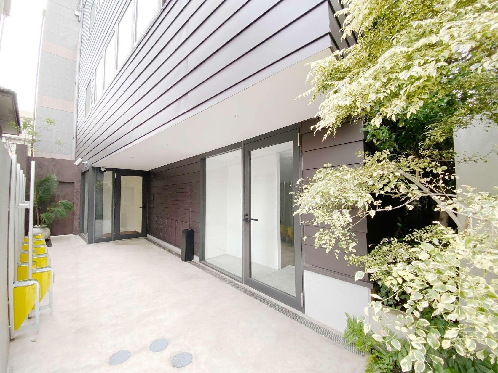 【中目黒スタバすぐ】天井高3.5m白ホリギャラリースペース 物撮りスチール撮影や小規模アパレル展示会に＜モルタル床/照明調色可＞の写真6