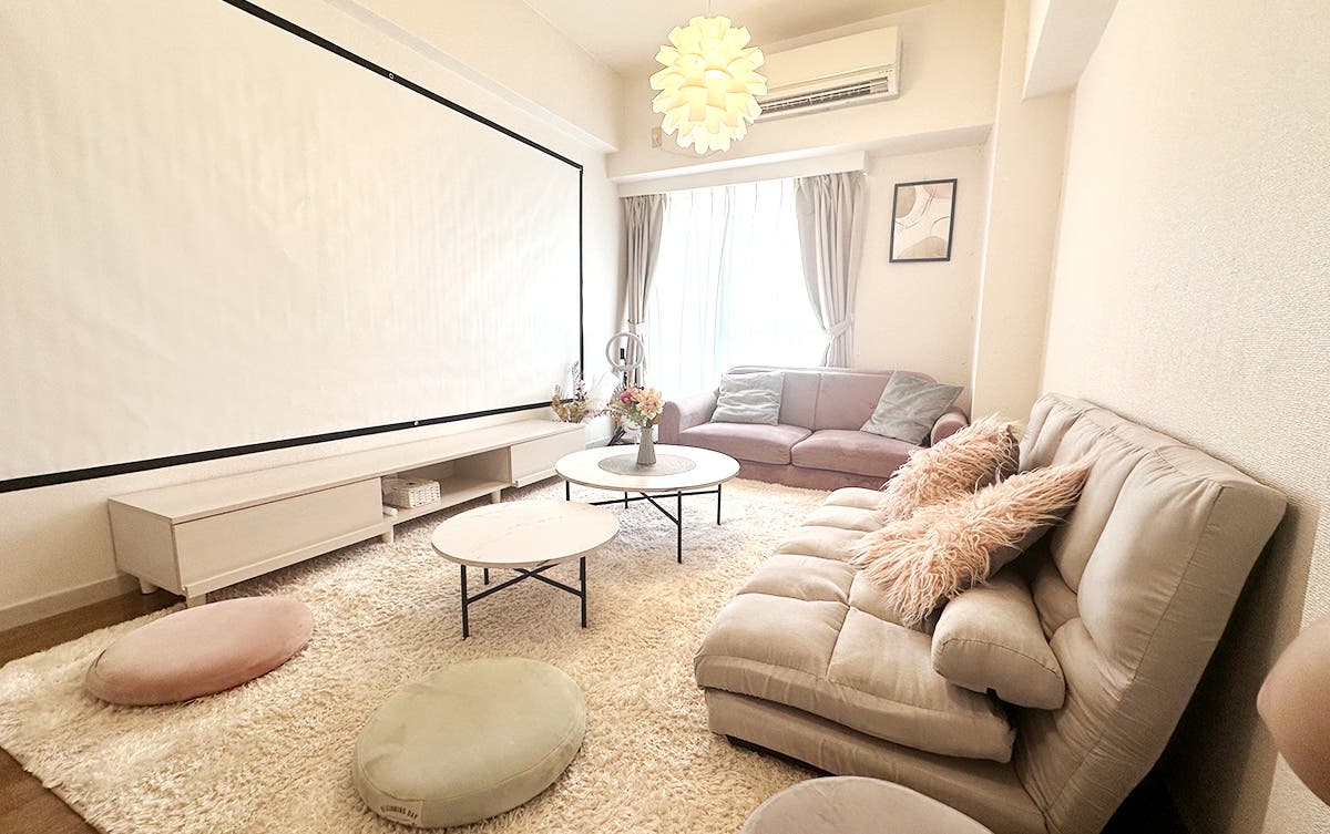 駅徒歩1分✨防犯カメラなし🎥24H✨120インチスクリーン✨デート💕推し活💕地上波✨動画鑑賞🎬ゲーム🎮ゴミ捨て場あり✨の写真3