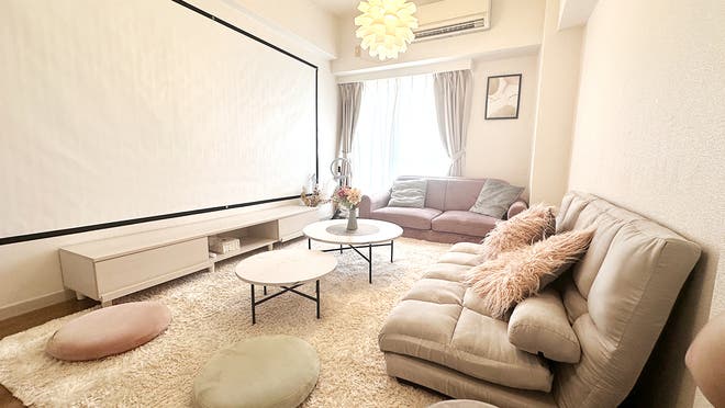 駅徒歩1分✨防犯カメラなし🎥24H✨120インチスクリーン✨デート💕推し活💕地上波✨動画鑑賞🎬ゲーム🎮ゴミ捨て場あり✨の写真3