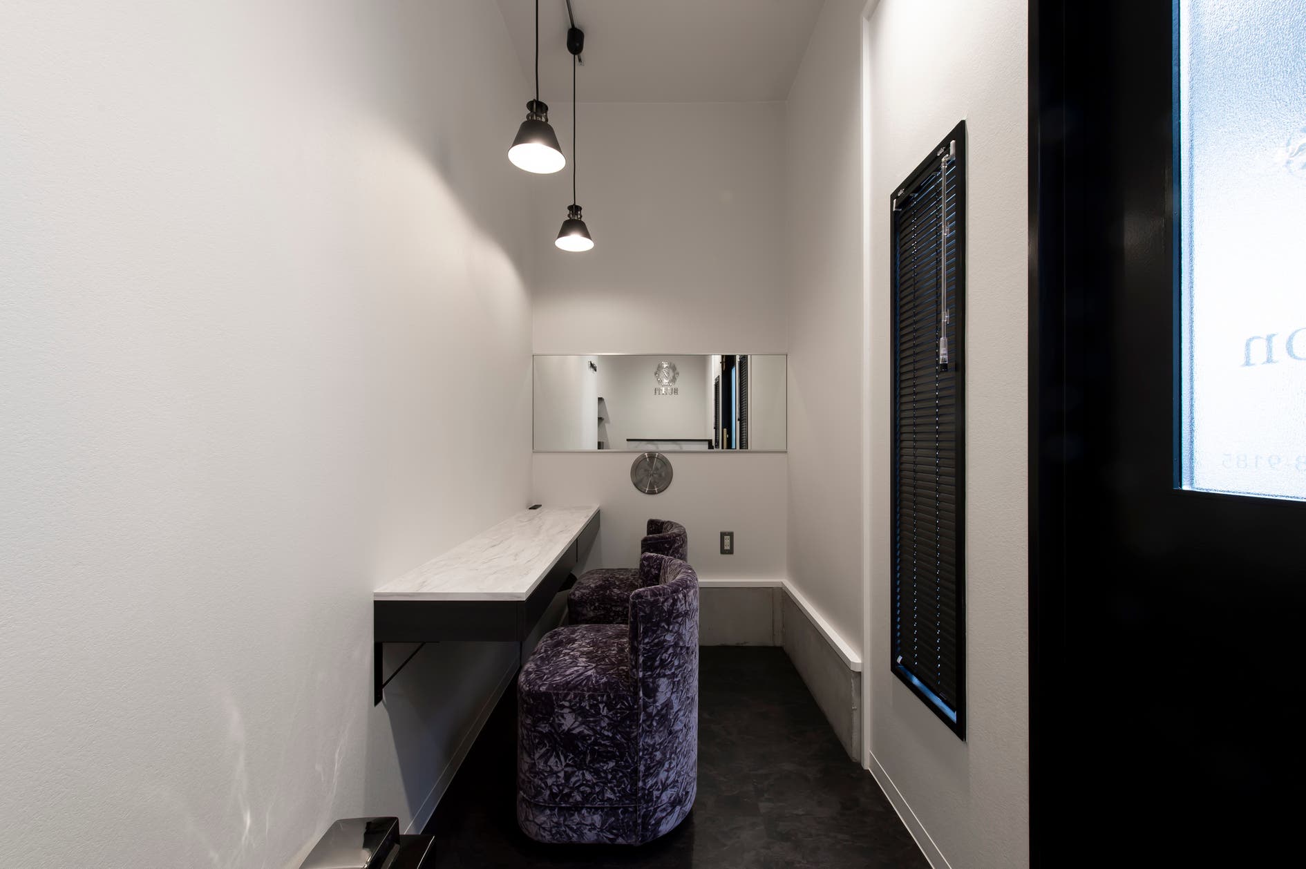 本八幡駅から徒歩5分の空間自慢のレンタルサロンの写真2