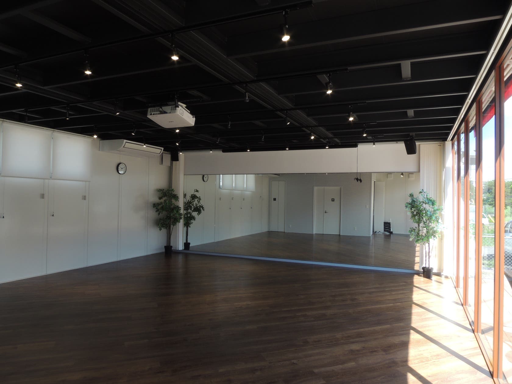 【Community】✨U-SPACE福岡半道橋店✨大鏡やプロジェクターなどが充実しています♪Wi-Fi/福岡市/博多区の写真15