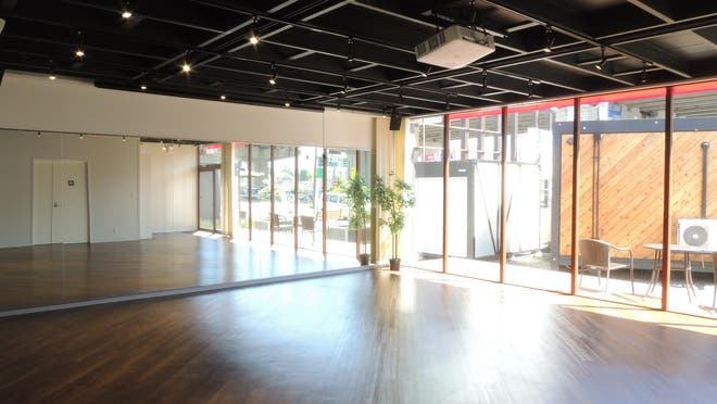 【Community】✨U-SPACE福岡半道橋店✨大鏡やプロジェクターなどが充実しています♪Wi-Fi/福岡市/博多区の写真1