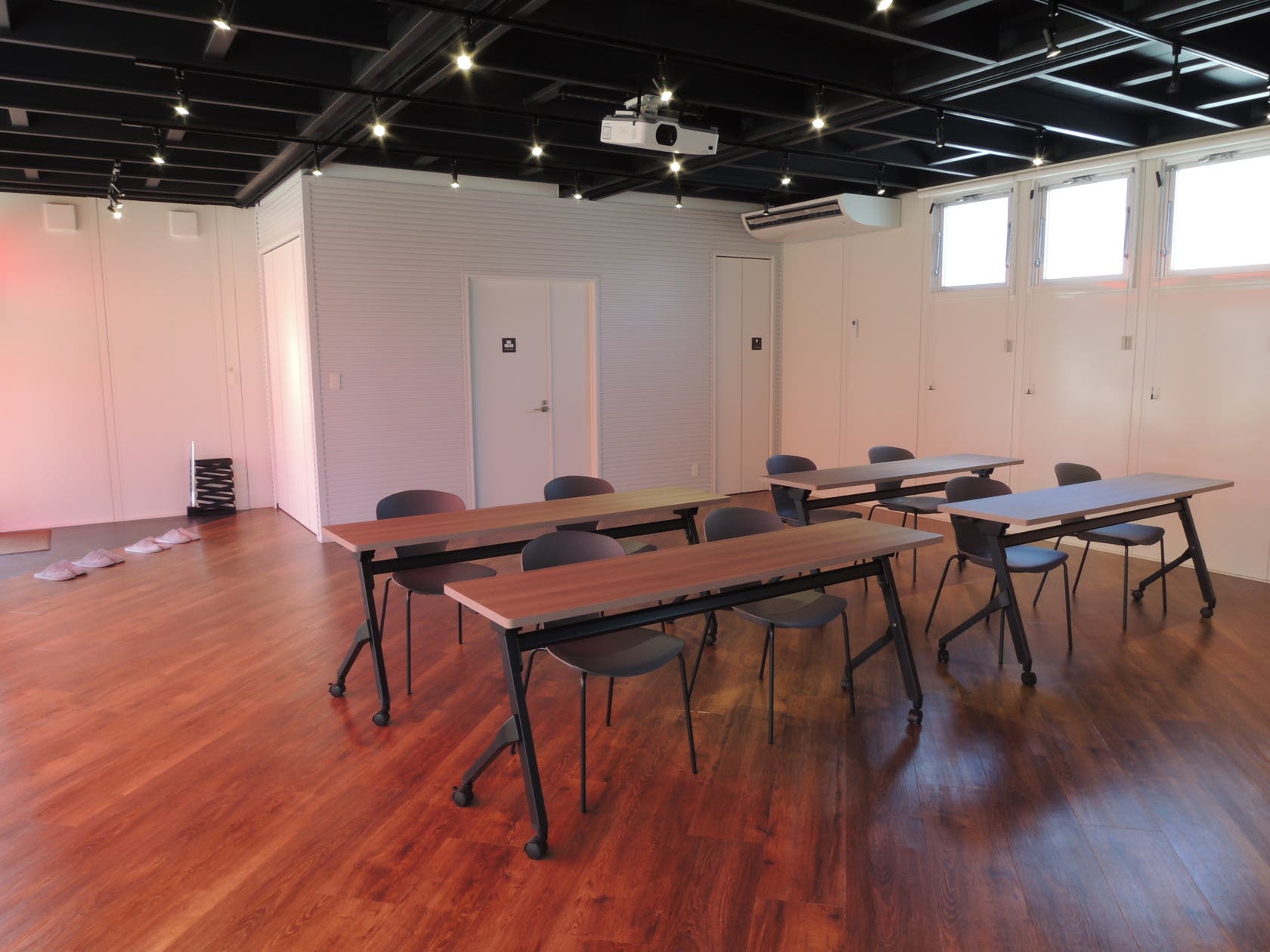 【Community】✨U-SPACE福岡半道橋店✨大鏡やプロジェクターなどが充実しています♪Wi-Fi/福岡市/博多区の写真2