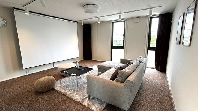【Living】✨U-SPACE入間店✨映画鑑賞や打ち合わせスペースとしてもご利用いただけます♪Wi-Fi/入間市の写真2