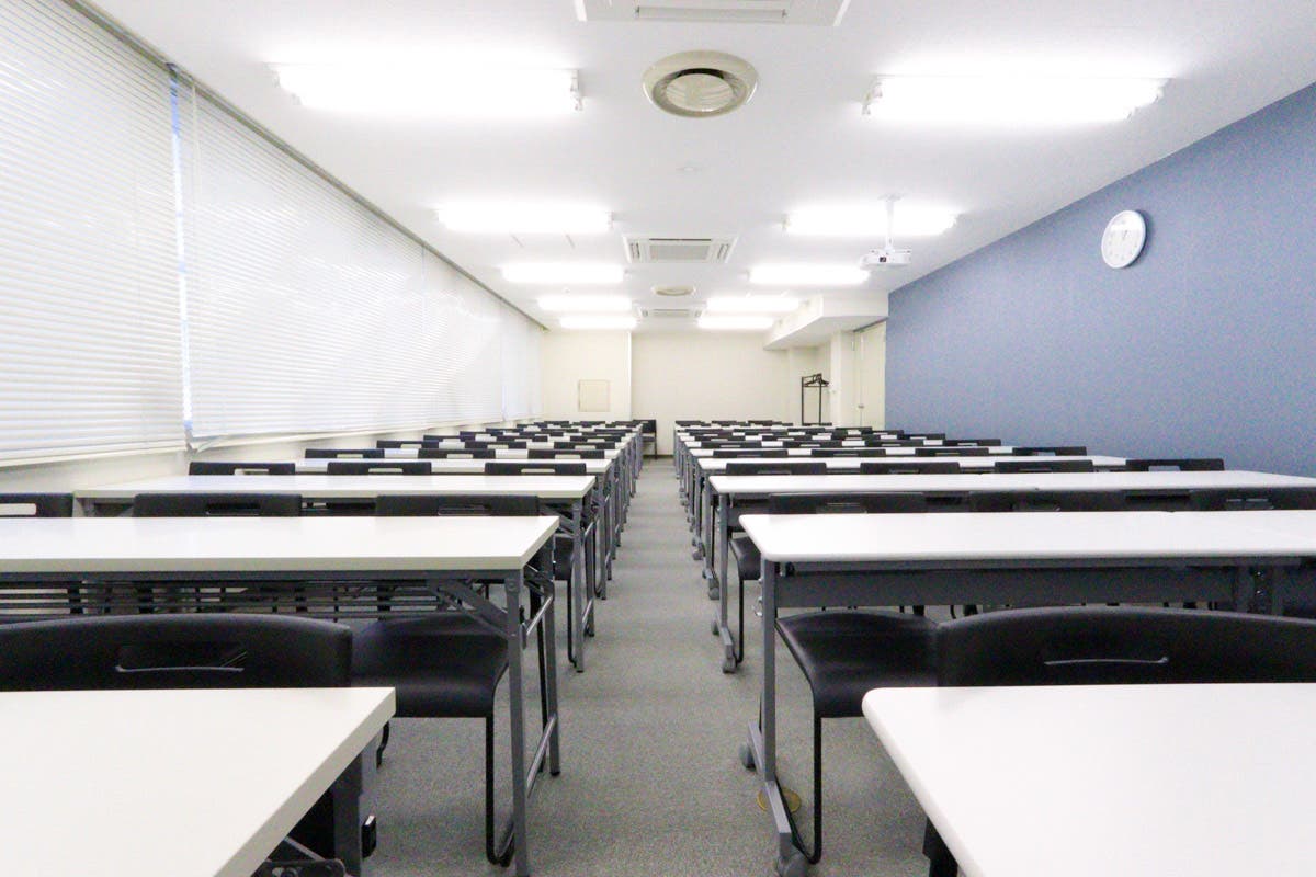 【JR博多駅東5出口徒歩15秒！筑紫口徒歩1分！76名利用可！】プロジェクター・WiFi無料！ふれあい貸し会議室 博多No124の写真5